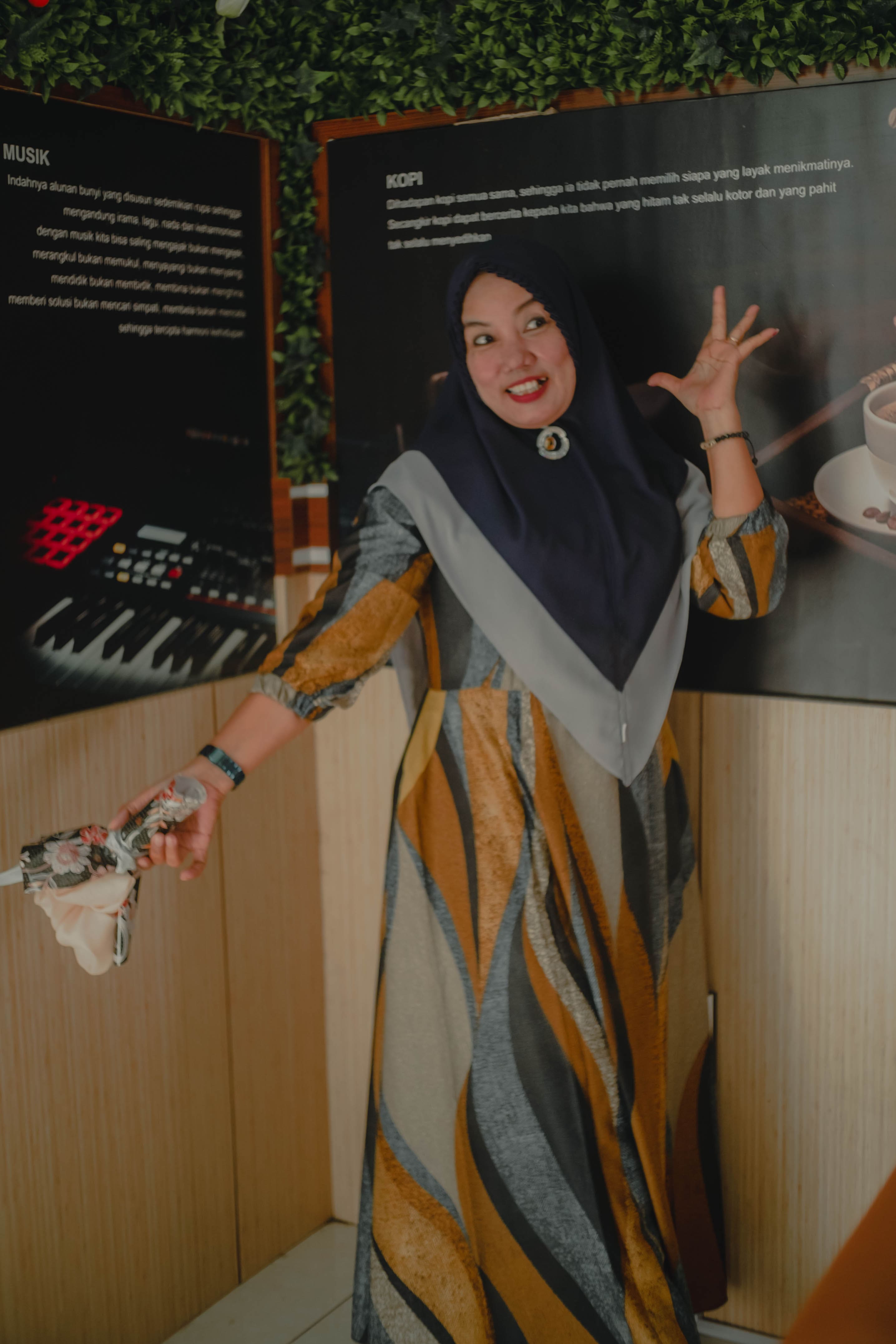 The Dhaharan Camera - 14 Mei 2022